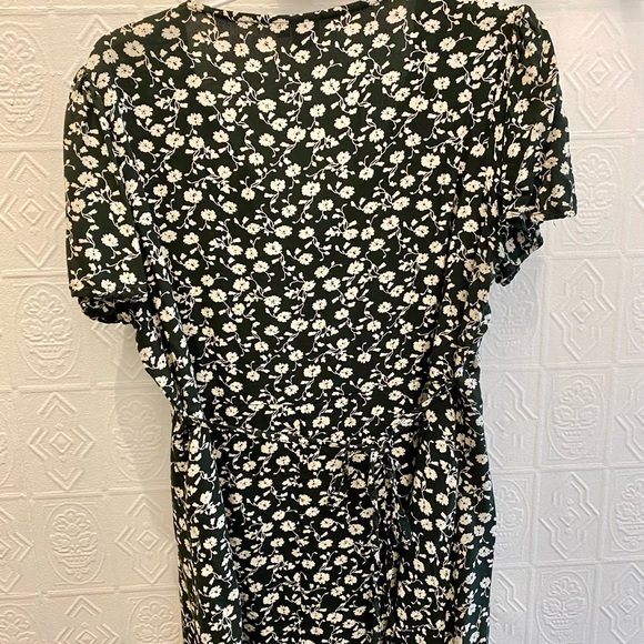 Simons | Dresses | Floral Green Dress | Poshmark